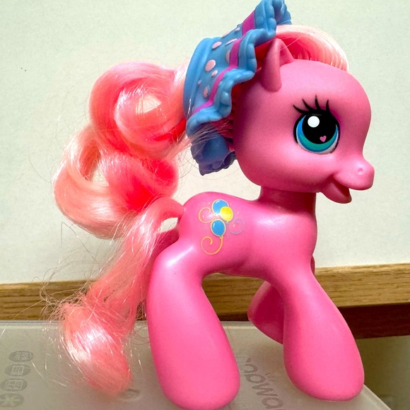 Hasbro | Toys | My Little Pony Generation 35 Pinkie Pie Figurine | Poshmark